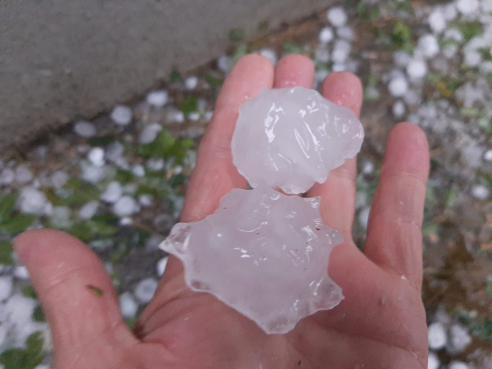 Intenso temporal de granizo causó destrozos e inundaciones en Posadas
