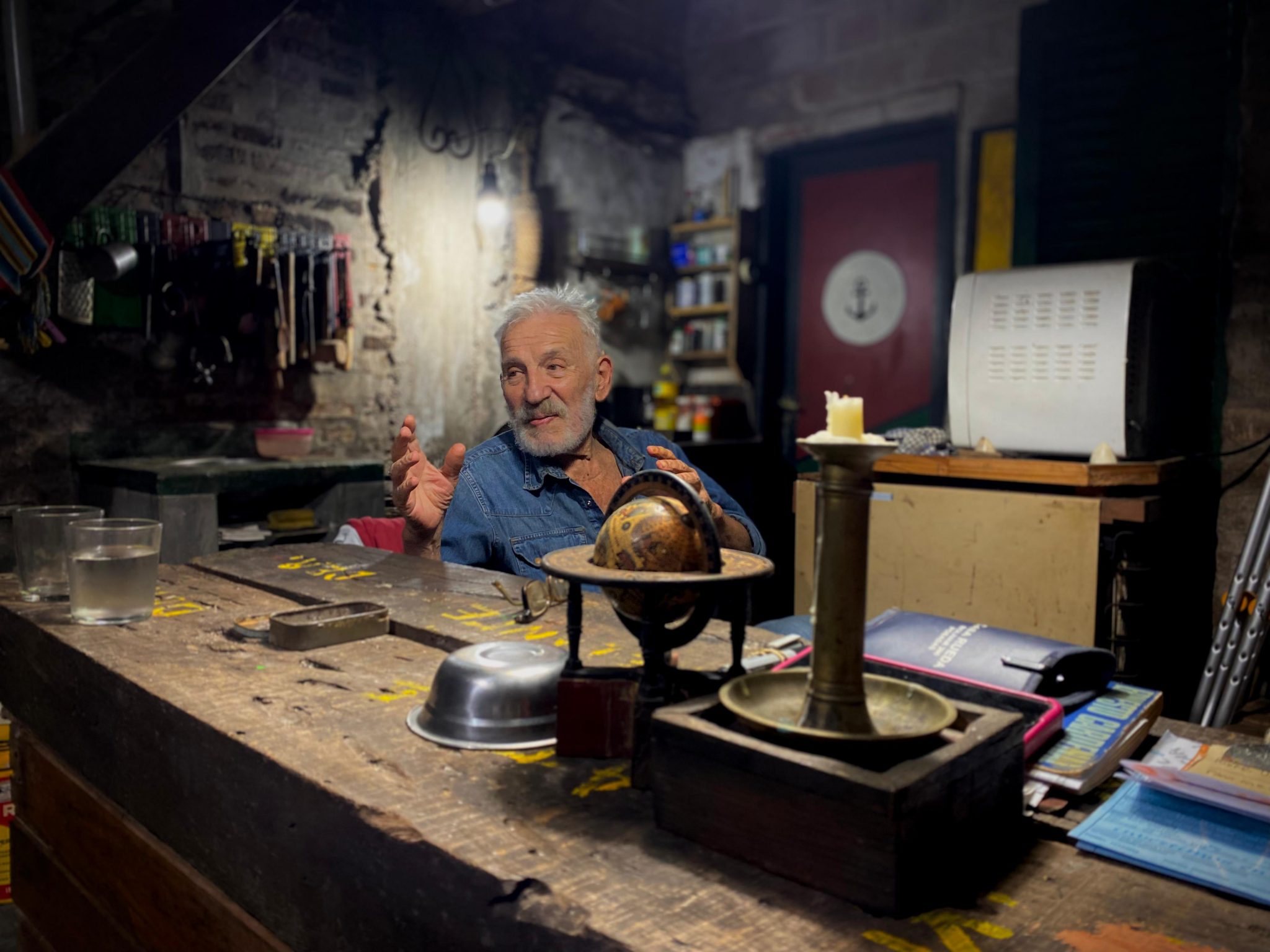 Juan Catalano y su arte: “Mi obra es la infancia del río, de calles de ...