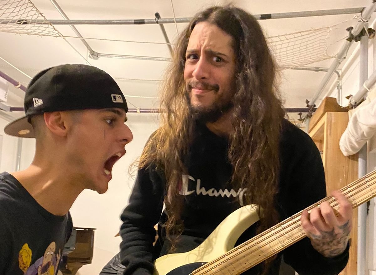 Chowy, el guitarrista misionero que toca con Cristian Castro y Ca7riel